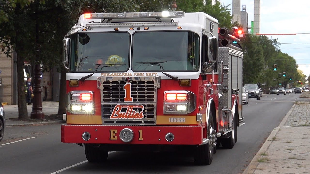 Philadelphia Fire Depatment Engine 1 & Battalion 1 Responding - YouTube
