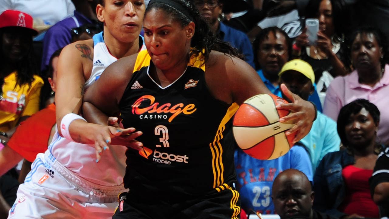 Courtney Paris Sets Up Jordan Hooper For A Clutch Bucket - YouTube