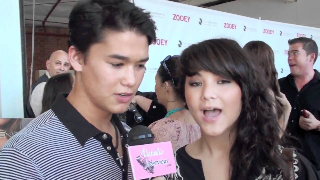 Debby Ryan, Boo Boo and Fivel Stewart, Robbie Amell, Amanda Crew ...