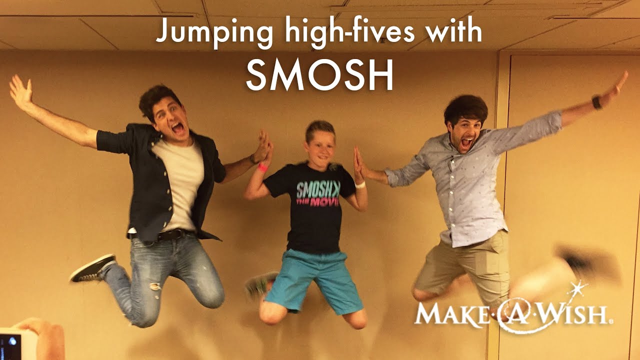 Vidcon 2015: SMOSH and David do Air High-Fives - YouTube