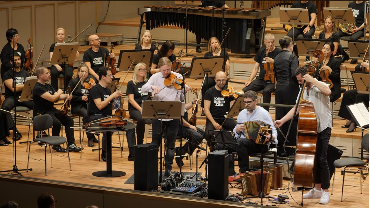 Uraufführung «Ascht - Birbäumli» - YouTube