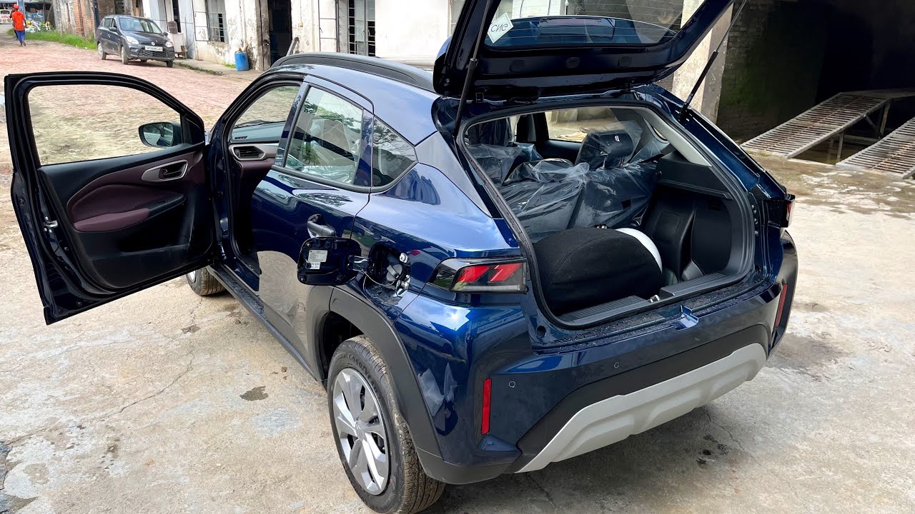 Fronx Sigma CNG ️- कमाल का बूट स्पेस 👌 सिर्फ़ 8.41 लाख - YouTube