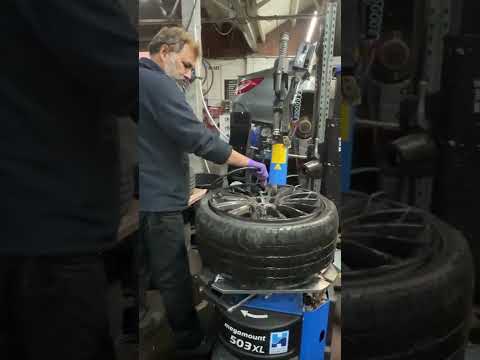 how to swap tires on wheels using tyres swapping machine @DK ...