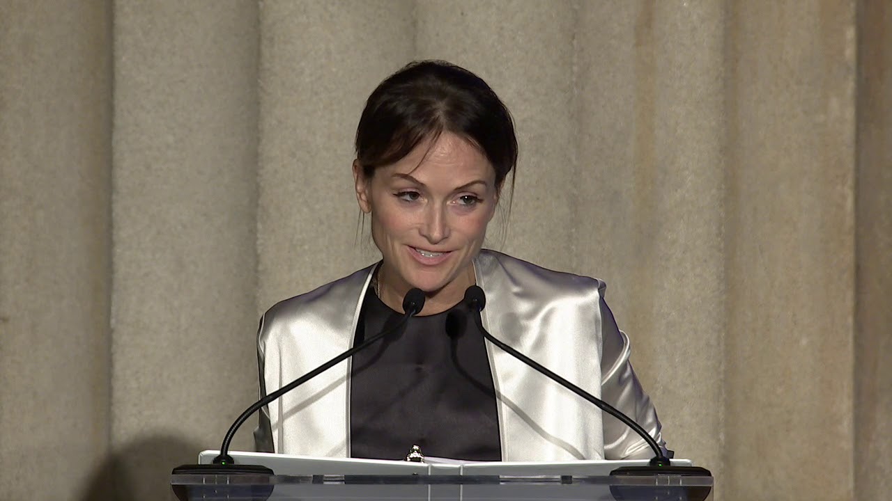 Lea Carpenter Introduces Peter Berg - YouTube