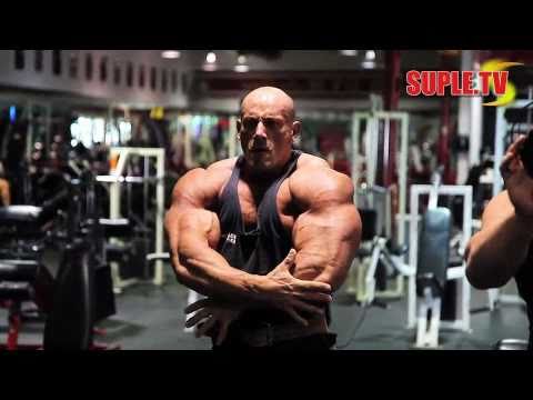 Hardcorowy koksu - trening barków - YouTube