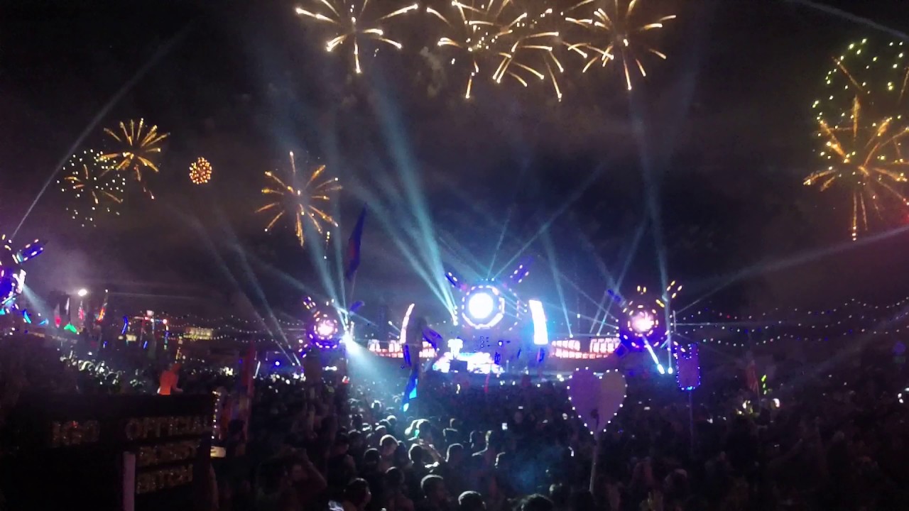 EDC Las Vegas 2017 Zomboy CRAZY Fireworks Show @ Bass Pod! - YouTube