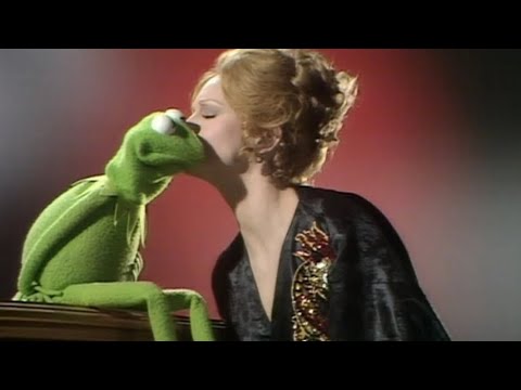 The Muppet Show - 101: Juliet Prowse - Talk Spot (1976) - YouTube