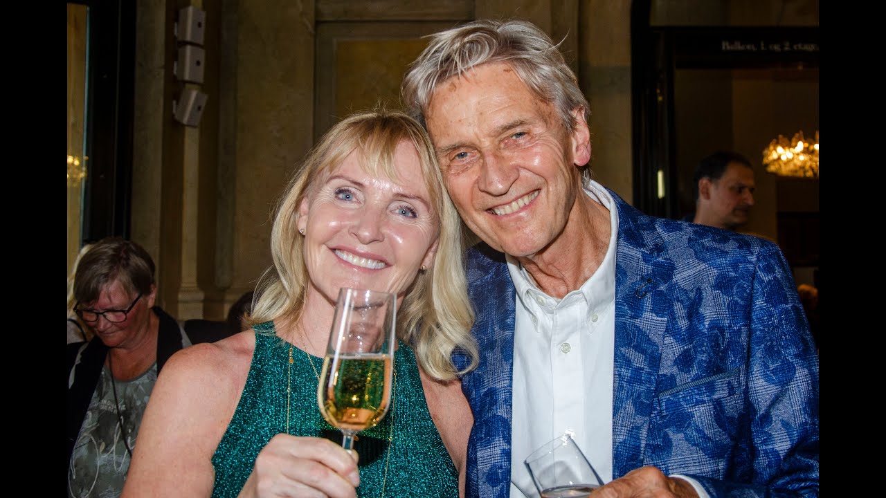 'Mylle' og Dronningen mindedes Elvis Presley - YouTube