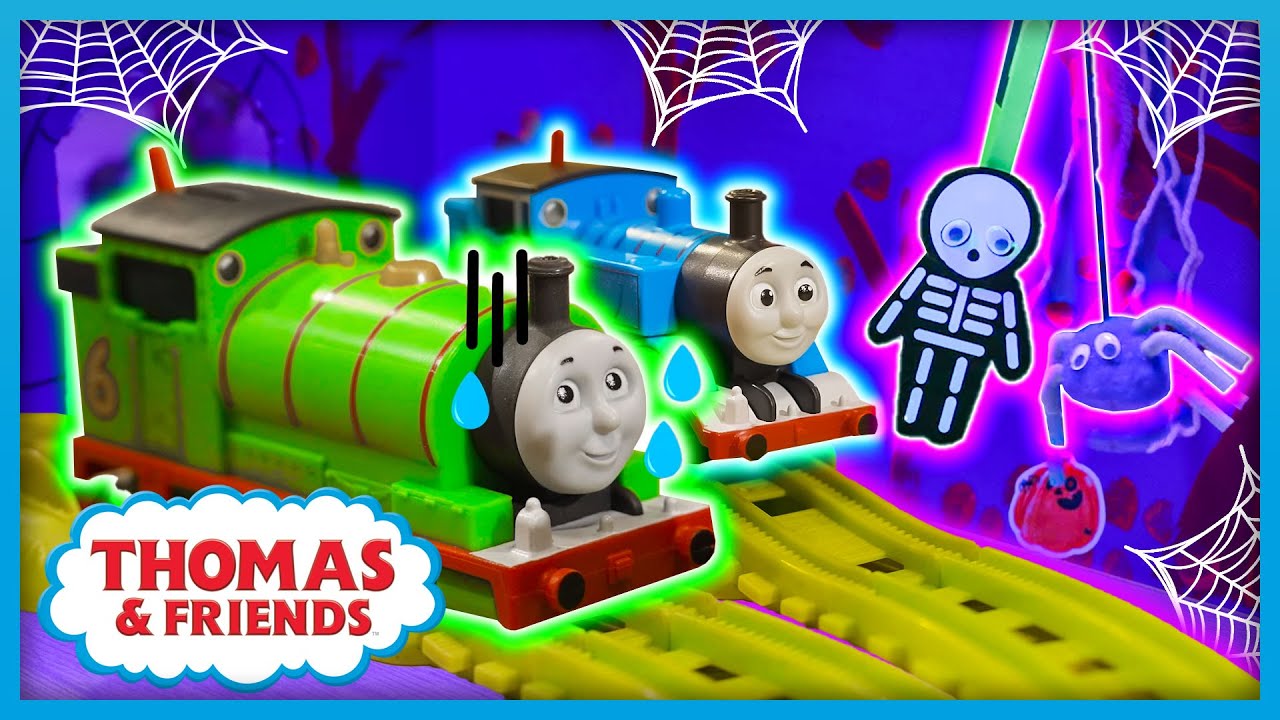 Percy und das Kürbis-Funhouse! | Vorsicht, Thomas! | Thomas & seine ...