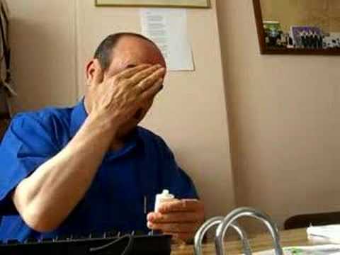 parfüm kullanan adam