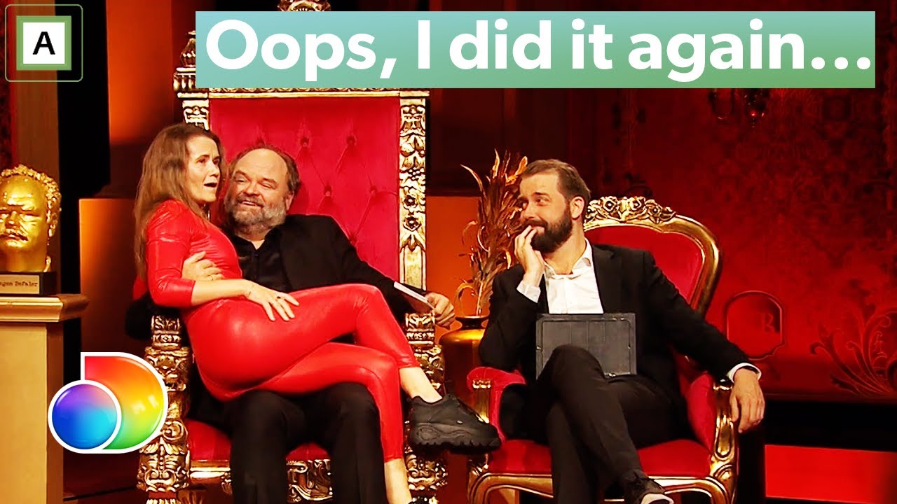 Live Nelvik opptrer til Britney Spears sin "Oops!…I Did It Again" i rød latex | Kongen befaler ...