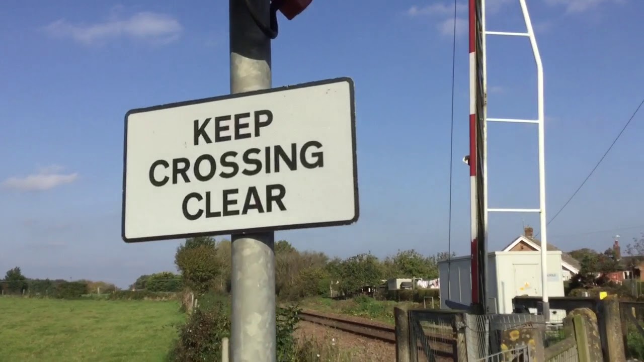 Intro to Walpole (MCB-CCTV) Level Crossing (Norfolk) Sunday 15.10.2017 ...