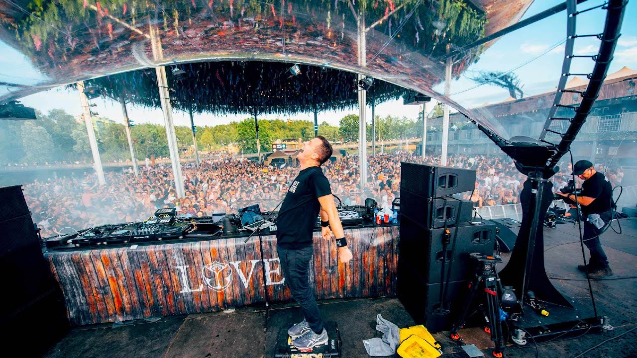 Hot Dub Time Machine - 2019 Tomorrowland - Netsky Stage - YouTube