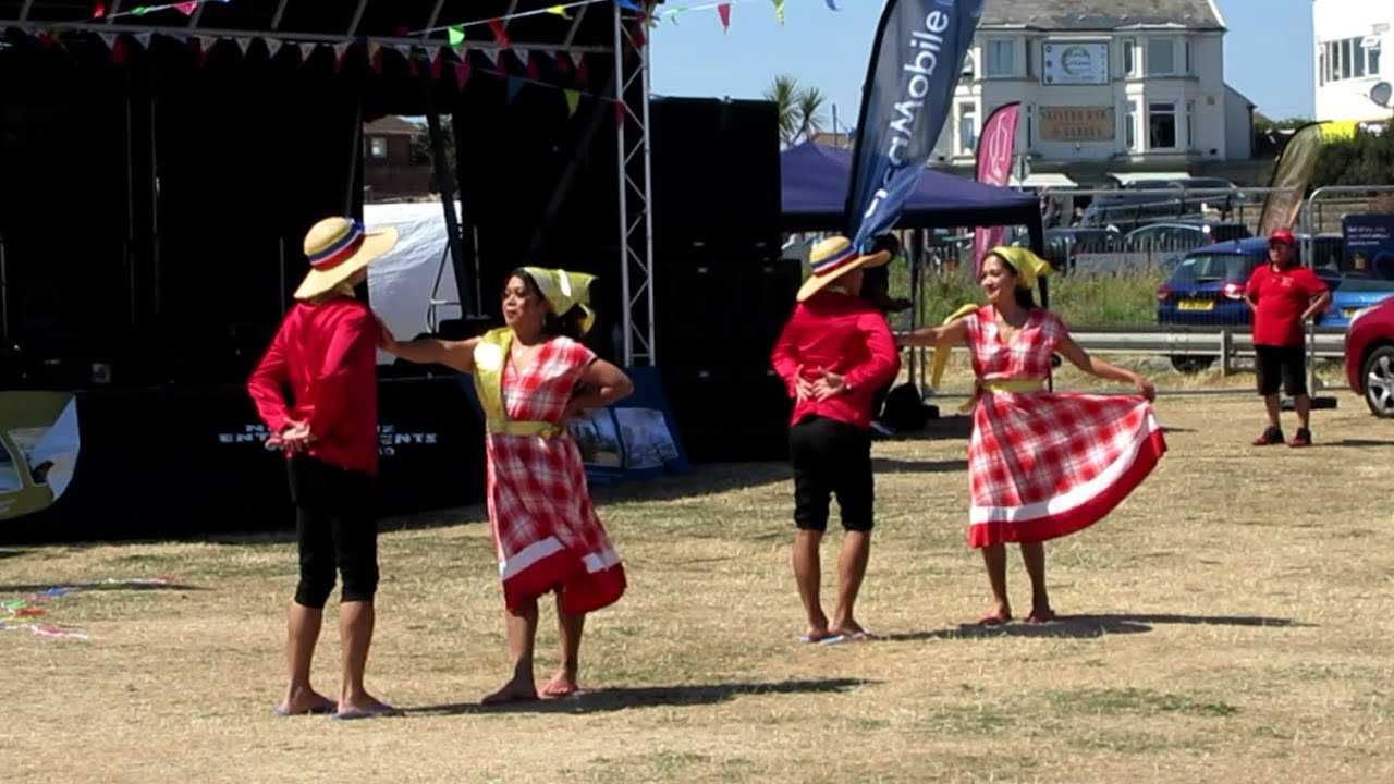 Filipino men and women dance - YouTube