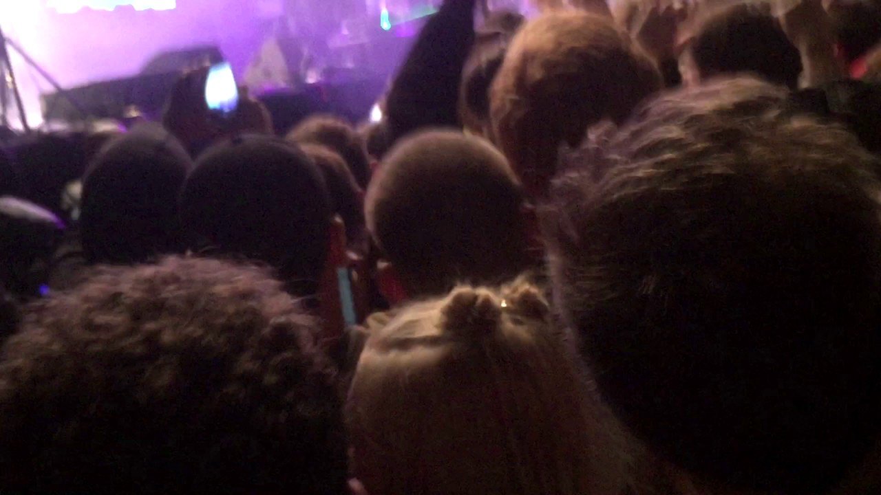 Travis Scott - Through The Late Night (Fan Stage Diving) [Live @ WOO ...