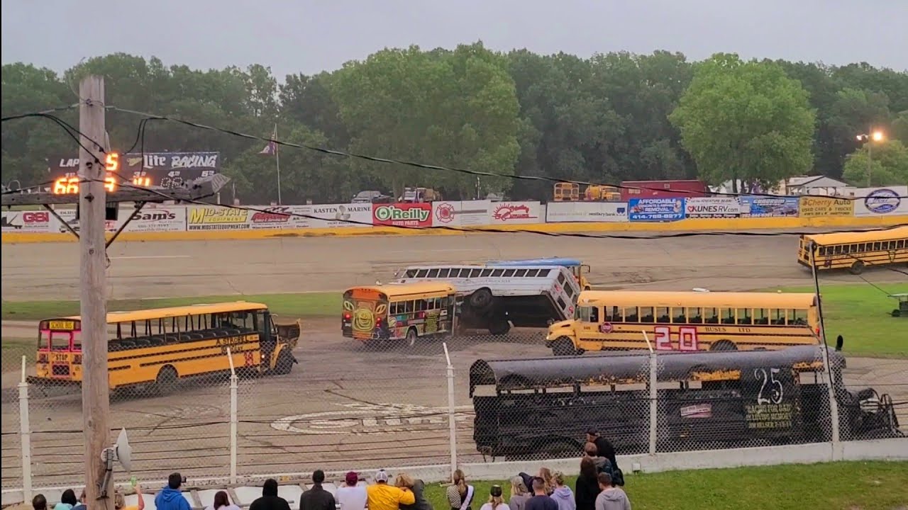 Slinger Speedway Slam Fest #1 2022 Tons of carnage 💥 - YouTube