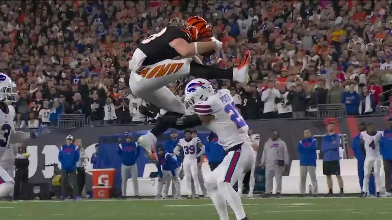 Hayden Hurst HURDLES Defender | Cincinnati Bengals vs Buffalo Bills ...