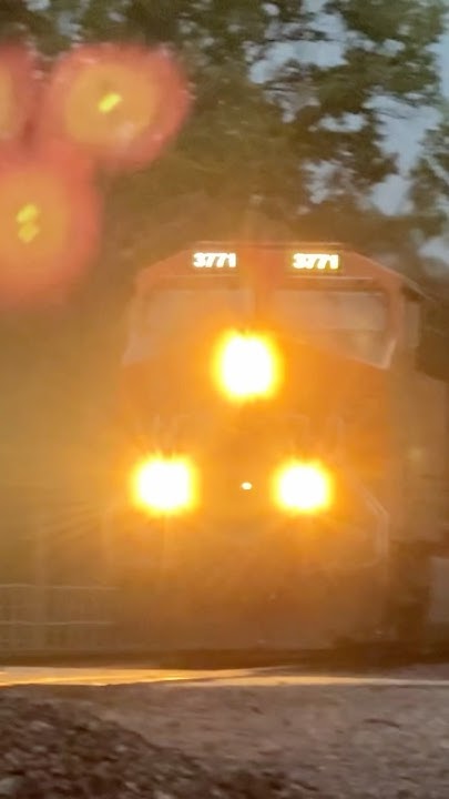 Tier 4 leads 70 mph BNSF Z train!! #train #bnsfrailway #bnsf #bnsftrains - YouTube