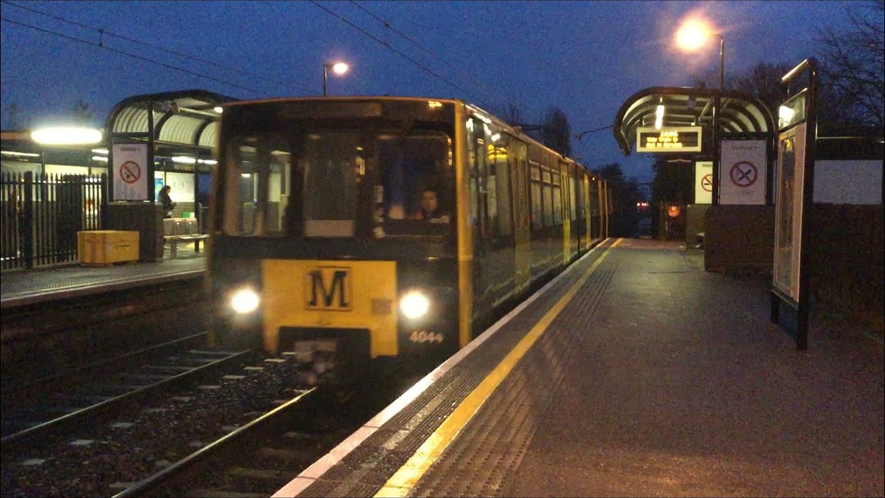 Trains at: Walkergate (09/12/2020) - YouTube
