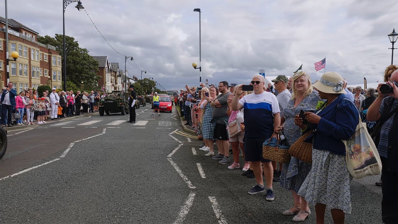 Lytham 1940's Full Vehicle Parade - YouTube