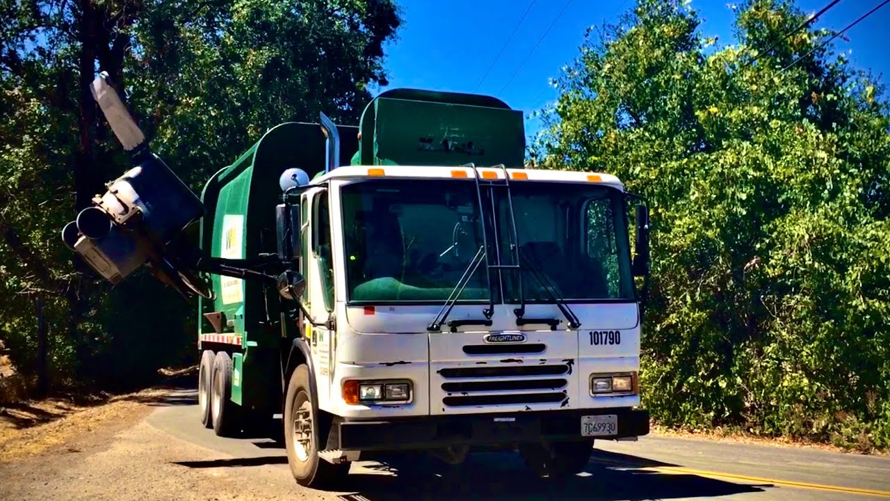 Waste Management Freightliner Condor - McNeilus AutoReach Side Loader ...