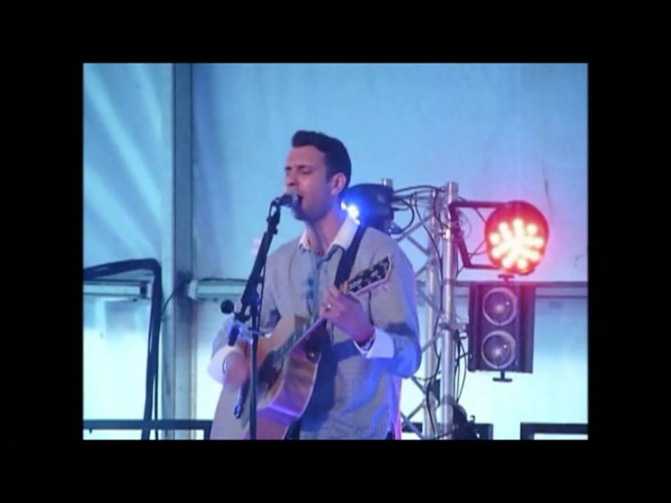 Leon Harvey at Looe Music festival 2013 Let me entertain you - YouTube