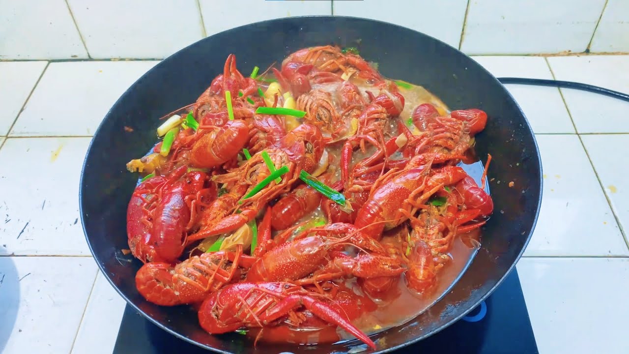 Farm Life | Harvesting wild mushroom, cook stir-fried crayfish with ...