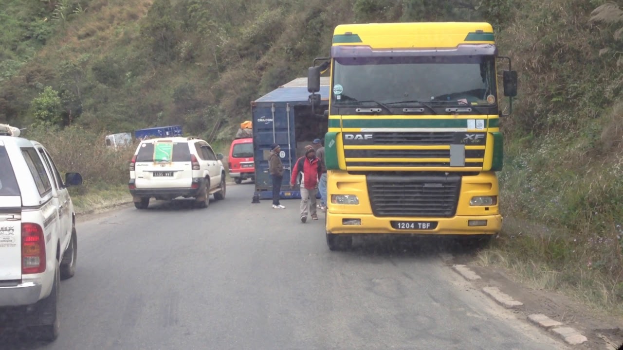 Driving in Madagascar - YouTube