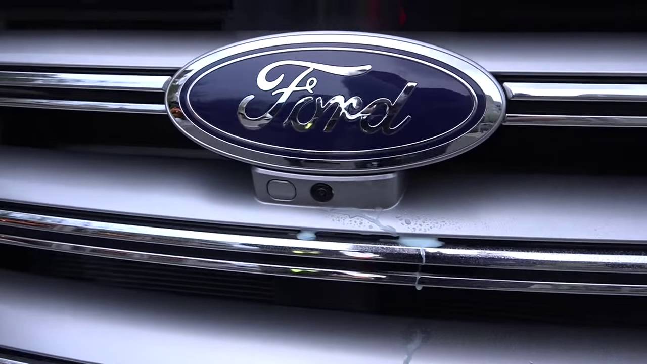 Ford Edge with 180 Degree Front View Camera washer - YouTube