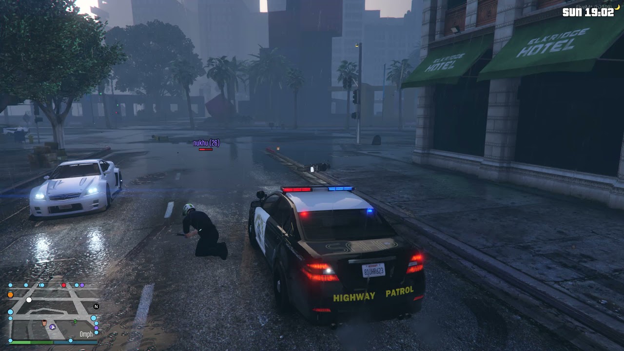 GTA 5 - Medic gives CPR to invisible ghost (FiveM Grand Theft Auto V ...