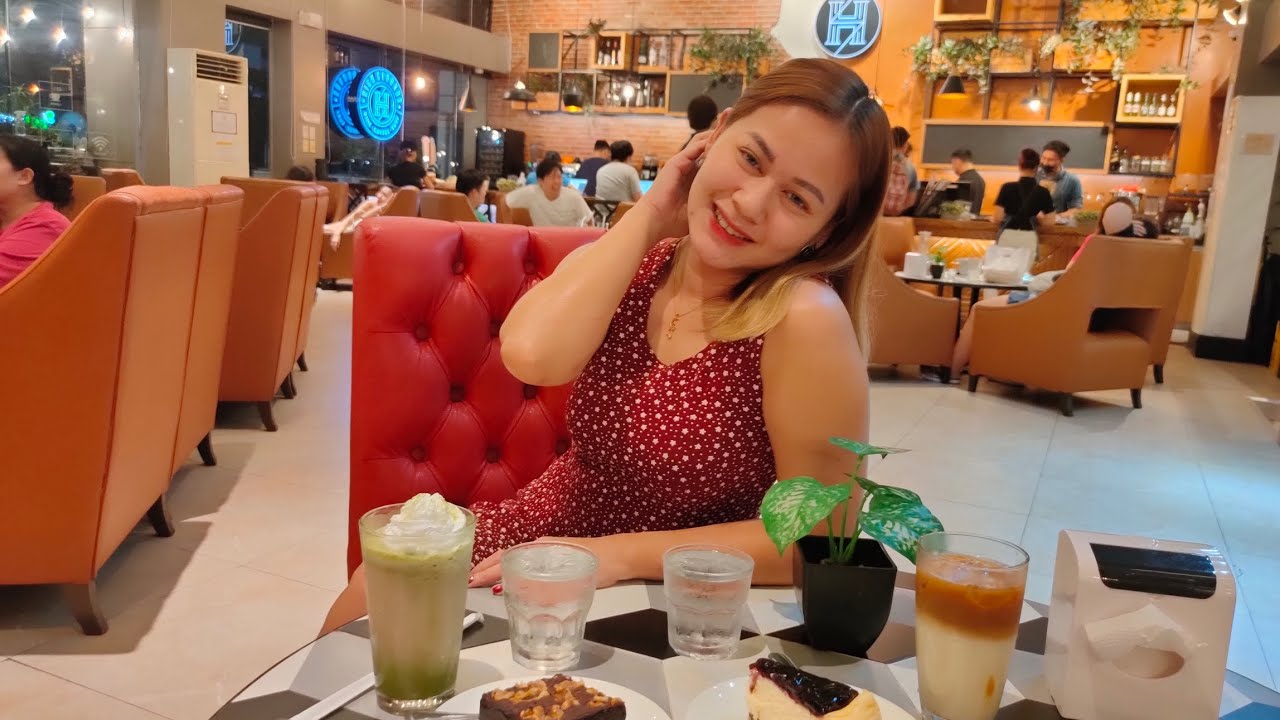 Chillin' @ HighGrounds Cafe - YouTube