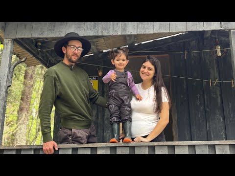 PAI MÃE E FILHA A ESPERA DO IRMÃOZINHO NO SÍTIO- EM CURITIBANOS 