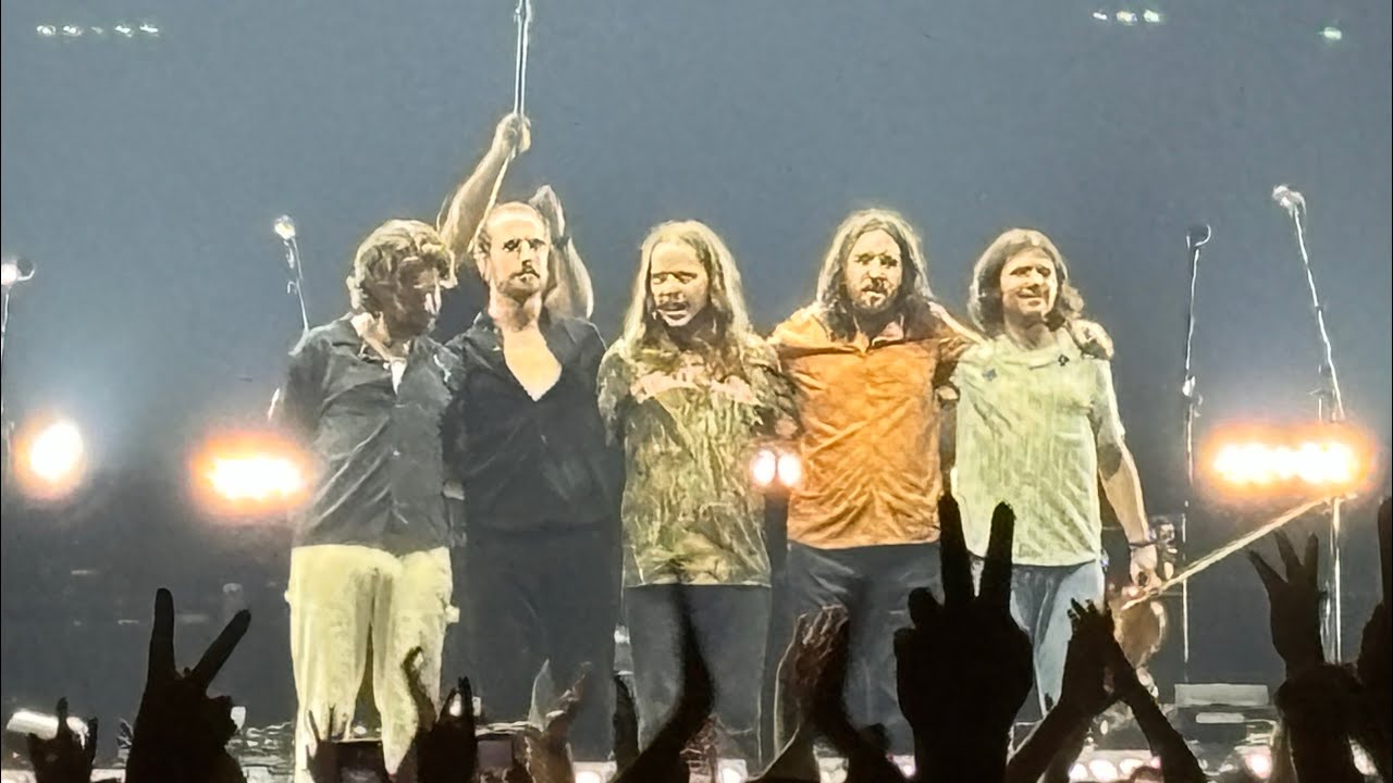 Billy Strings covers Pink Floyd’s Fearless in Worcester, MA. 7/31/2024 ...