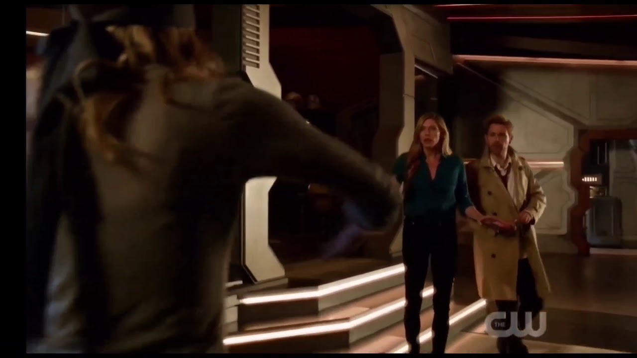 Legends of Tomorrow 5x10- Gary's dog turns into a hellhound - YouTube