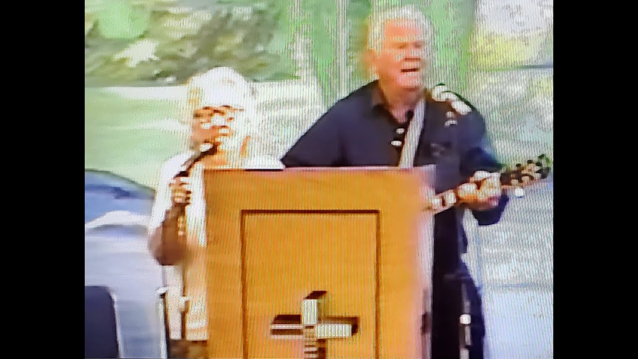 Pastor J J Fox and Sister Fox Worship #god #jesus #praise - YouTube