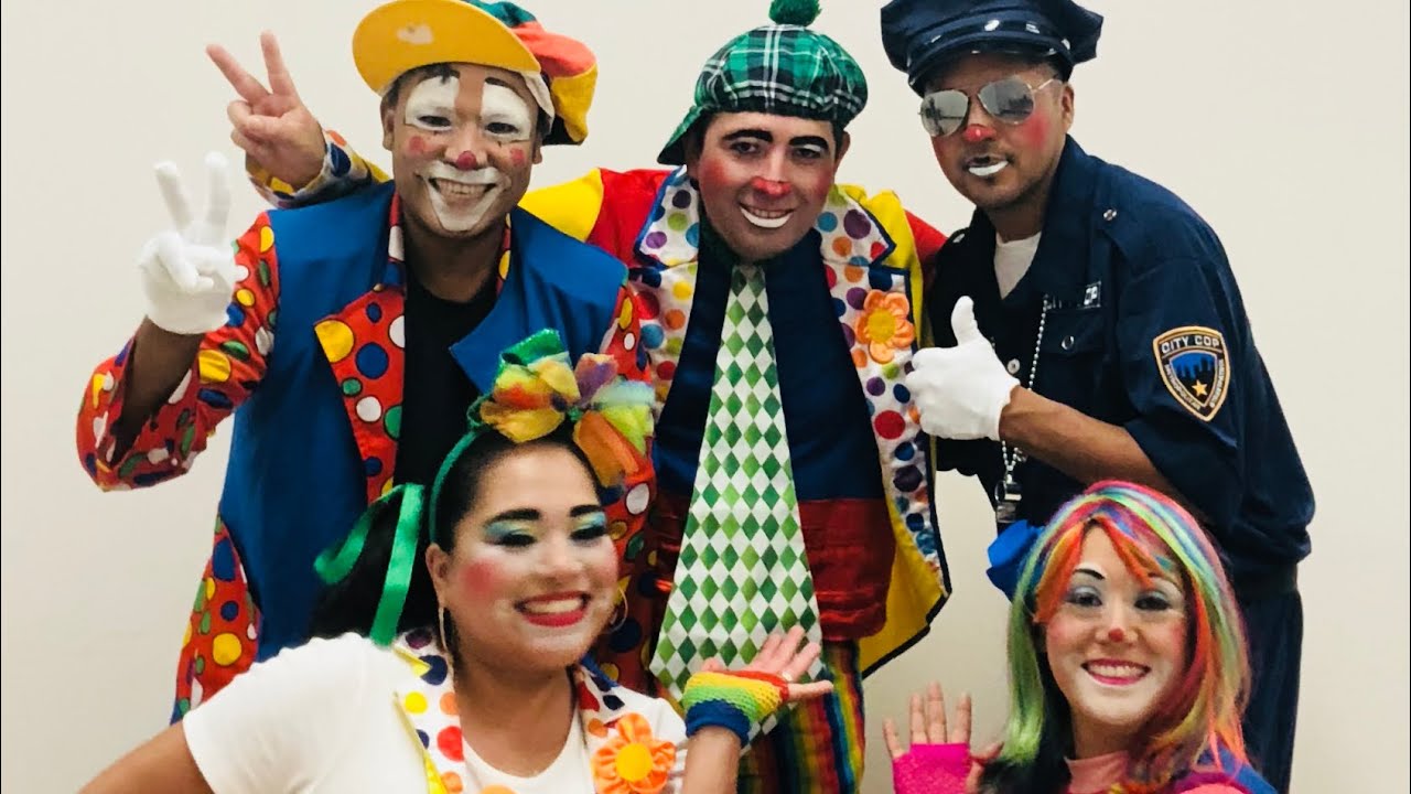 Sketch de payasos/clowns el atropello (payasos chistosos) - YouTube