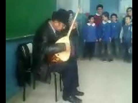 Bartın Yanaz Köyü Hasan Ataman Okulda Saz Çalıyor Arşiv
