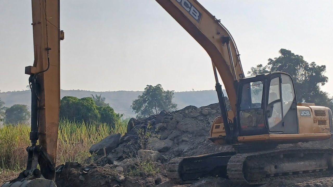 Abhi Adha Baki Hy Kuaa - YouTube