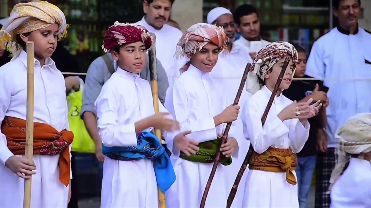 Almezmar, drumming and dancing with sticks, Saudi Arabia - YouTube