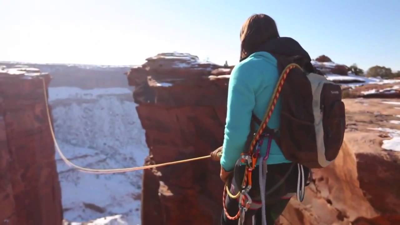 Push girlfriend off the cliff 推女友落山崖 - YouTube