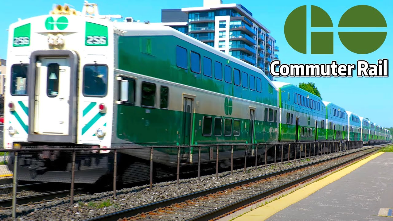 ⁴ᴷ⁶⁰ Toronto GO Transit Commuter Trains at Danforth Station - YouTube