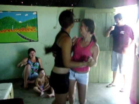 Jocelina e Brenda Dançando..