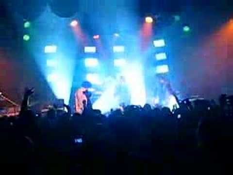 Joe Jonas Rips Off His Shirt xD - YouTube