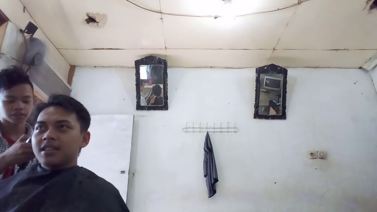 Motong rambut saudara #pangkas rambut asbon asli cirebon - YouTube