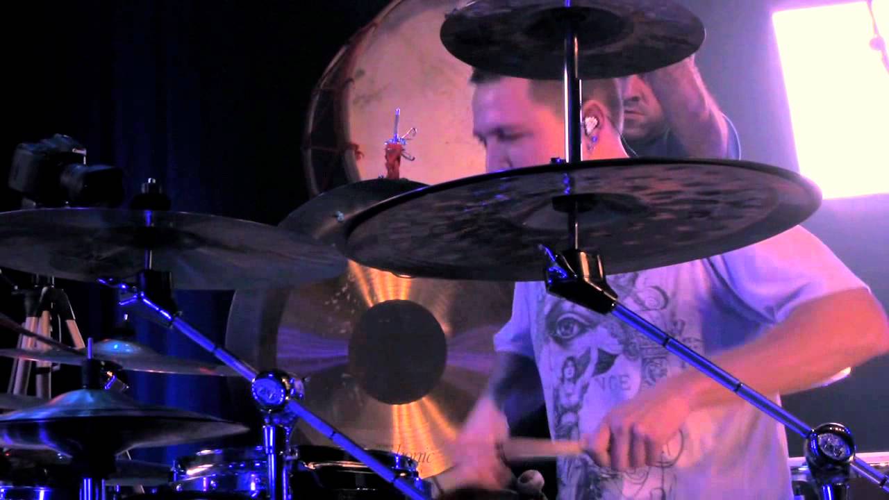Vicky Marques - Calçada - "Papel Do Passado" - drum view - YouTube