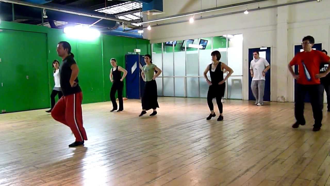 Aprendiendo pasos de cueca Chile - YouTube