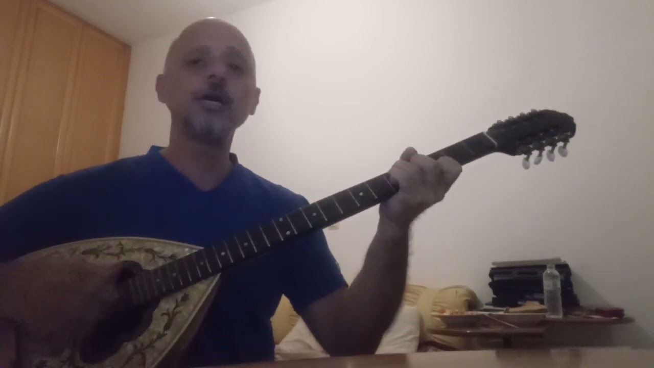 ΚΑΙ ΤΙ ΔΕΝ ΚΑΝΩ.ΜΠΟΥΖΟΥΚΙ ΚΑΙ ΤΡΑΓΟΥΔΙ(ΡΕ ΜΙΝΟΡΕ ΟΥΣΑΚ) - YouTube