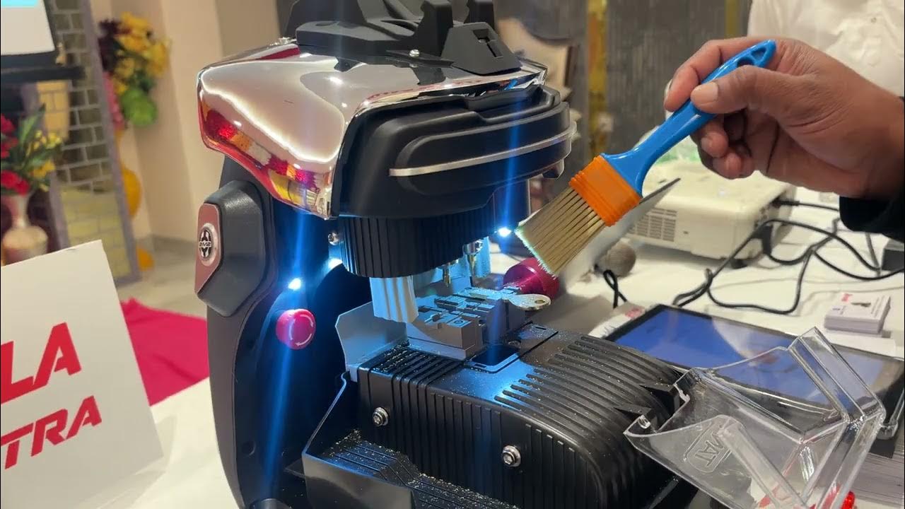 Europa Key Cutting In 2M2 Automatic Key Cutting Machine - YouTube