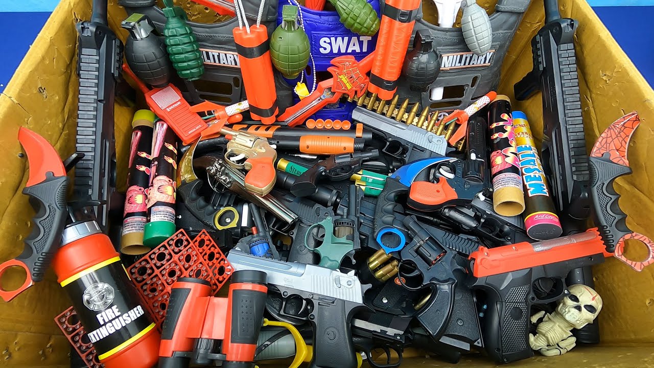 Toy Realistic Pistols, Red Special Equipment, Machine Guns, Steel Vests ...