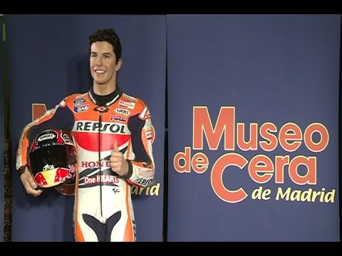 ¿Se parece la figura del Museo de Cera a Marc Márquez? - YouTube